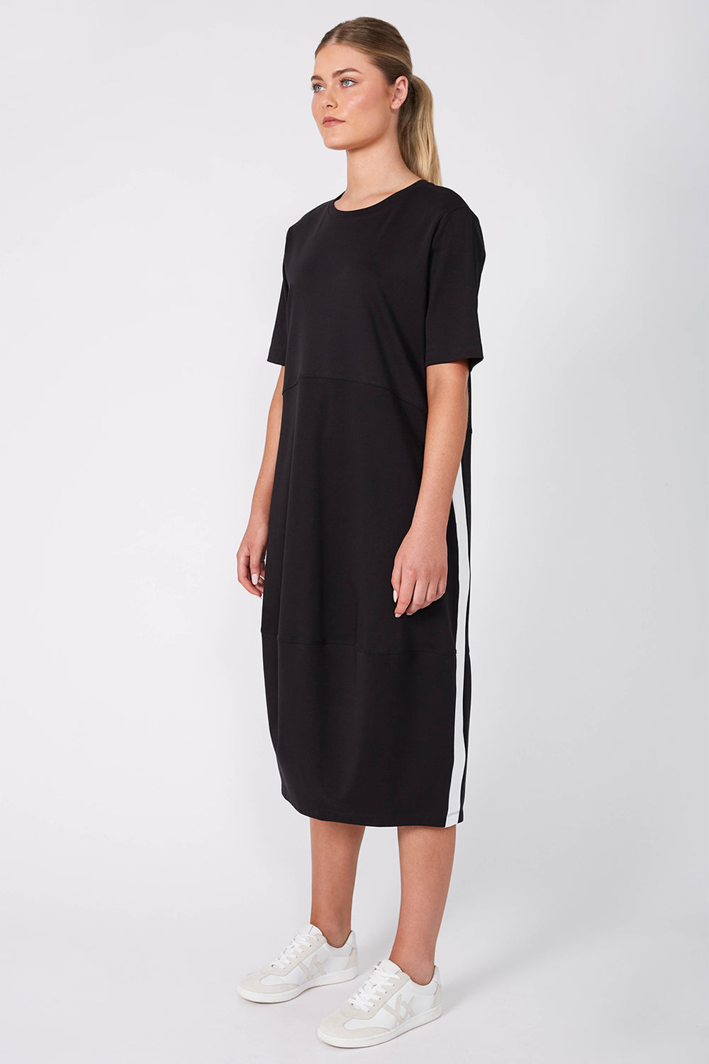 gains short sleeve spin dress / black|white | m o o c h i