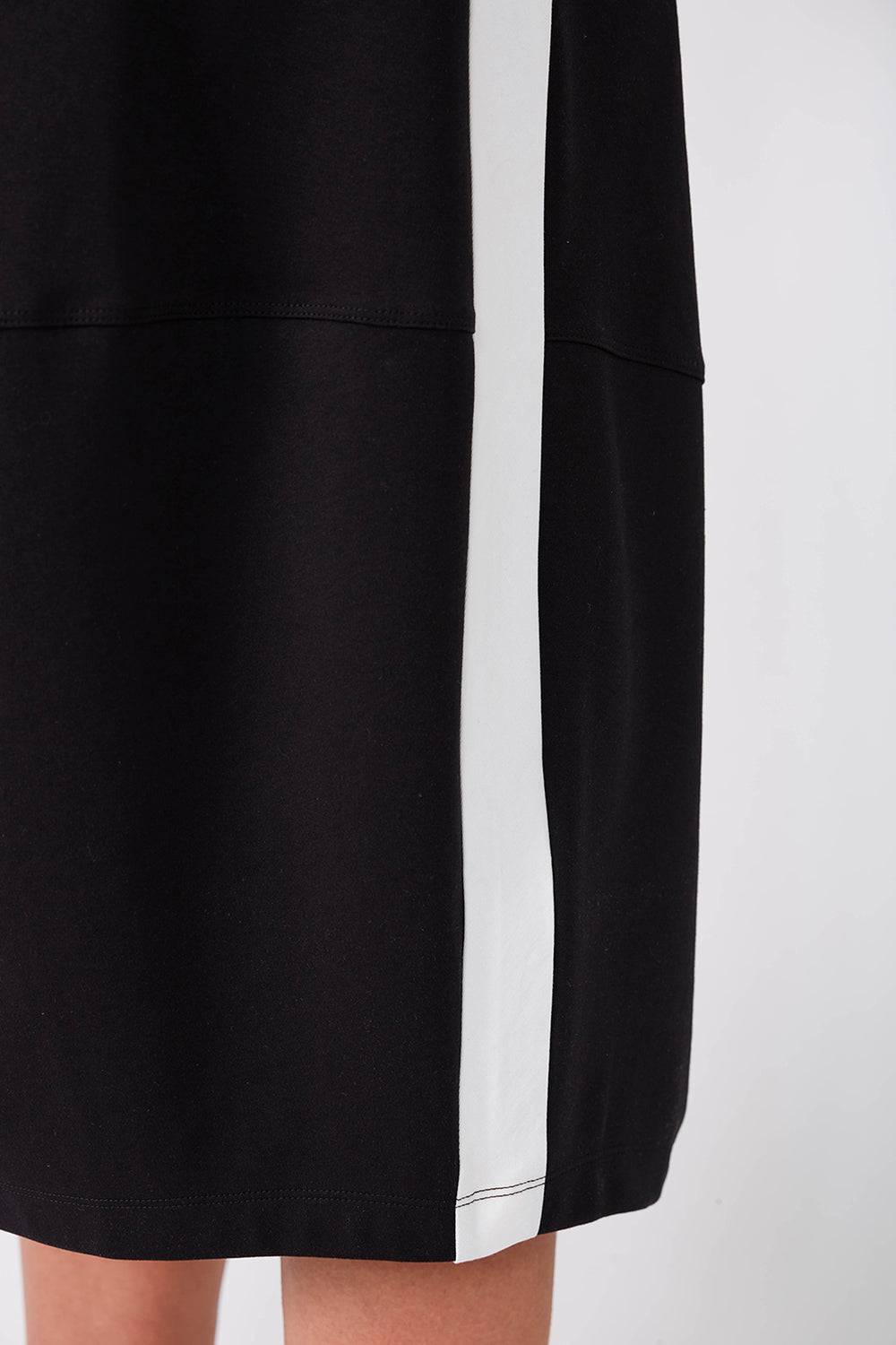 gains short sleeve spin dress / black|white | m o o c h i