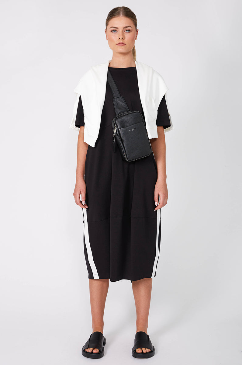 gains short sleeve spin dress / black|white | m o o c h i