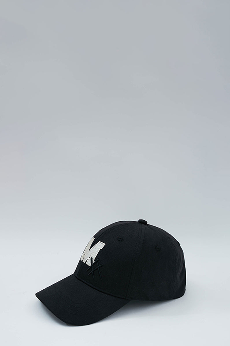 initial cap / black|ecru | m o o c h i